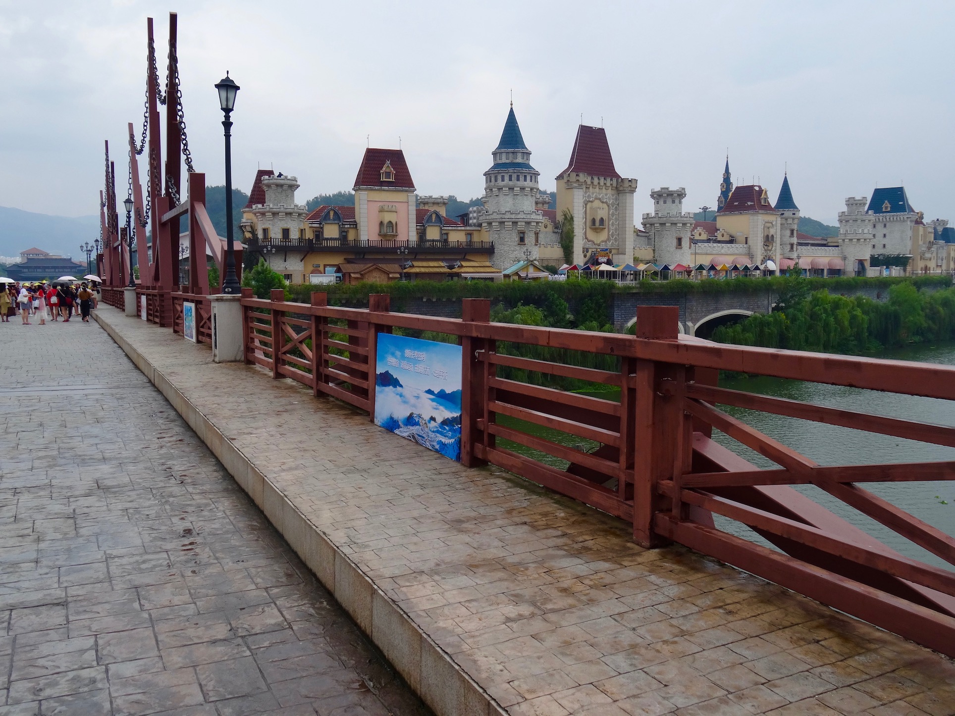 Travel Report: Lishui Adventure Island Water World, China. - Leighton ...