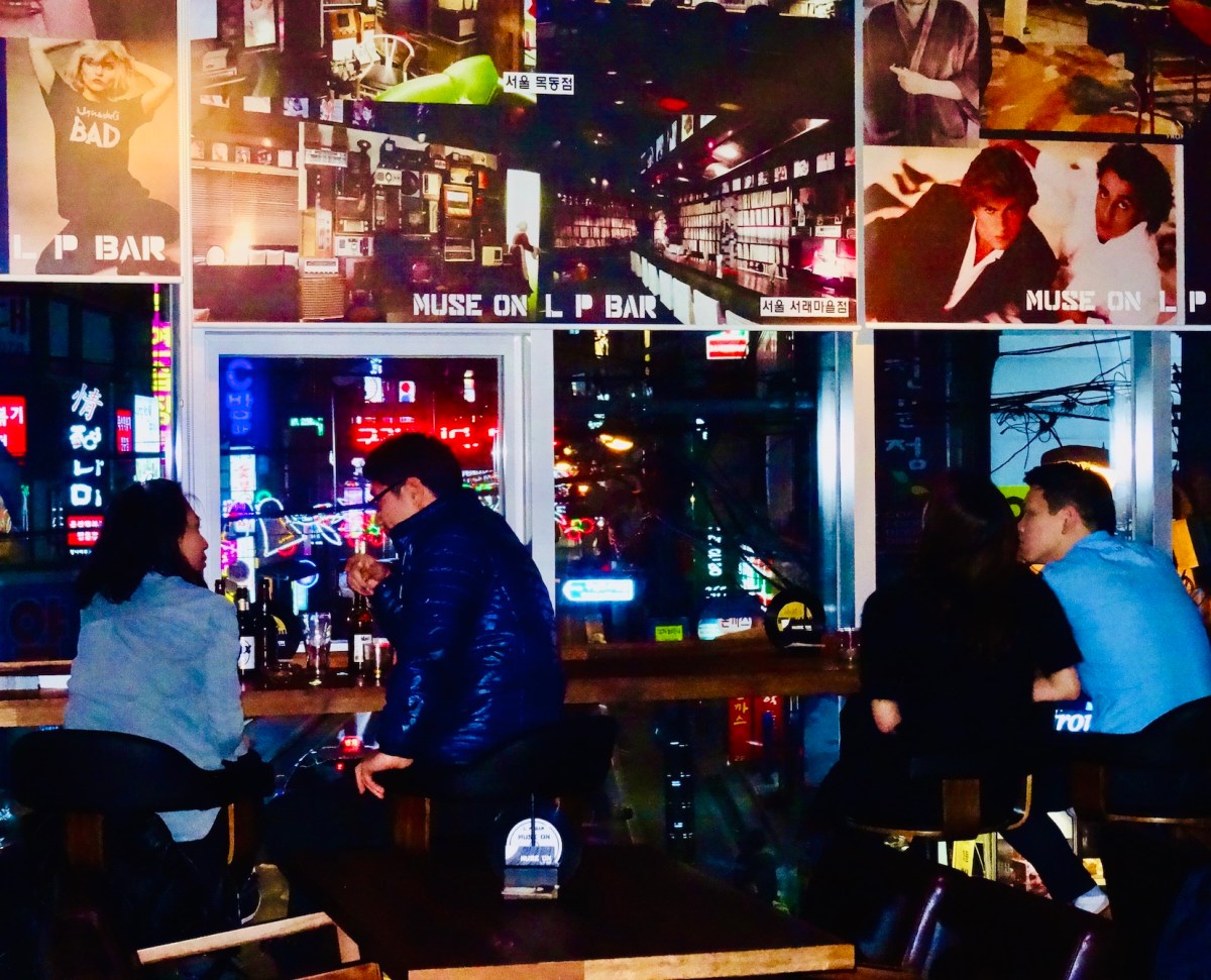 Making a Friend at Muse On Vinyl Bar in Busan. - Leighton Travels!